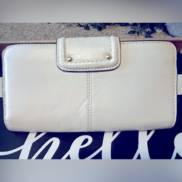 Coach | Bags | Coach Cream Leather Wallet With Metallic Clasp Call Out ...